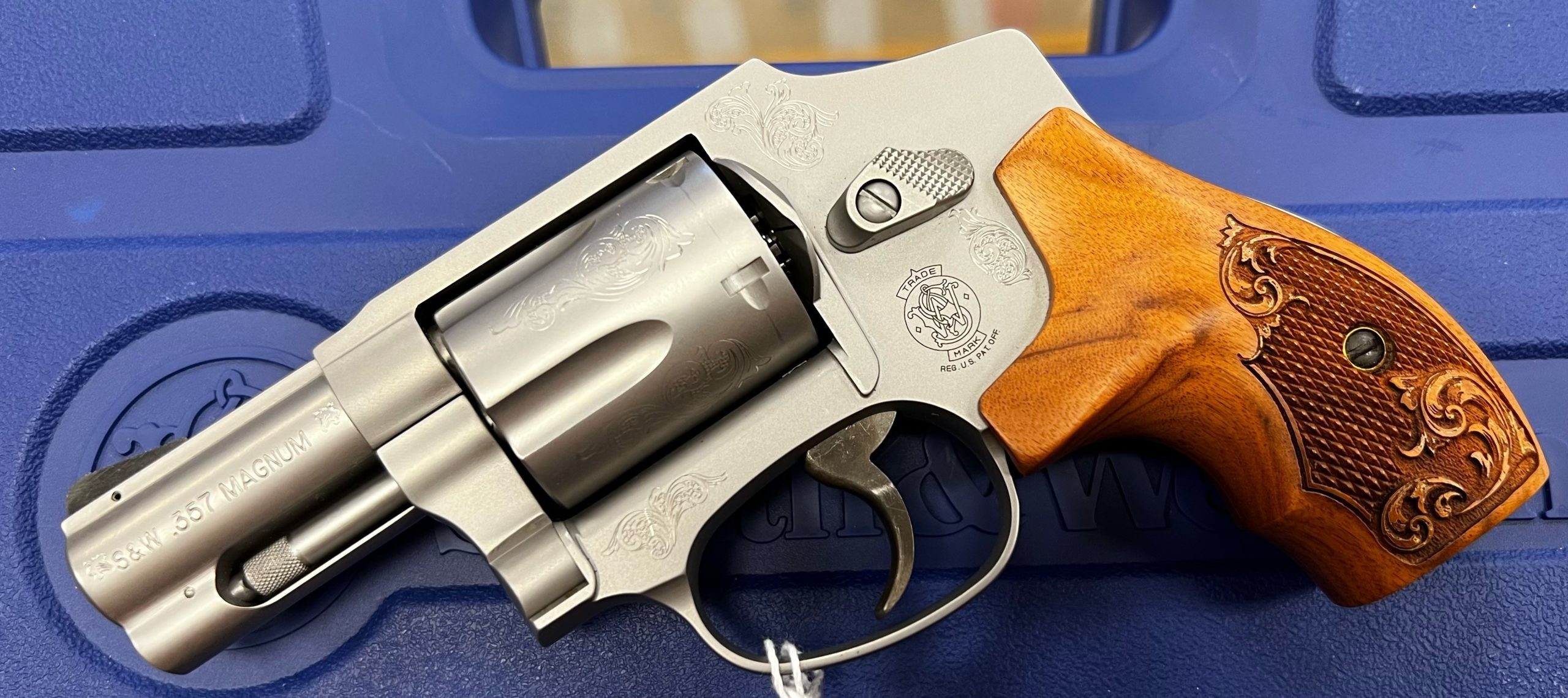 JUST IN- PRE-OWNED SMITH & WESSON 640 ENGRAVED "UNFIRED" .357 MAG ...