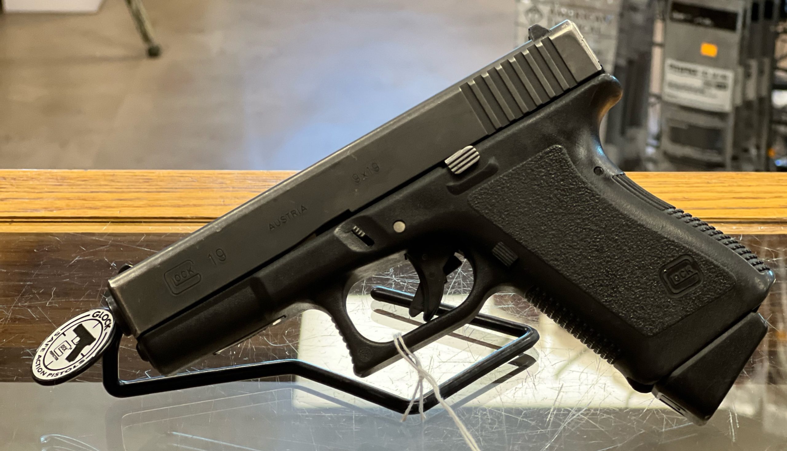 PRE-OWNED GLOCK 19 GEN 2. 9MM. PRICE IS $425.00. | Schuylkill Gun Works